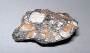 🧱 Brecha (Roca): Significado, Formación, Propiedades y Usos