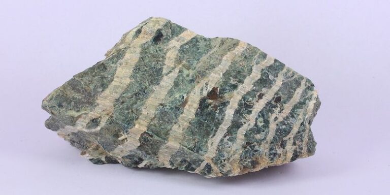 Crisotilo (Mineral): Qué es, propiedades, formación y usos